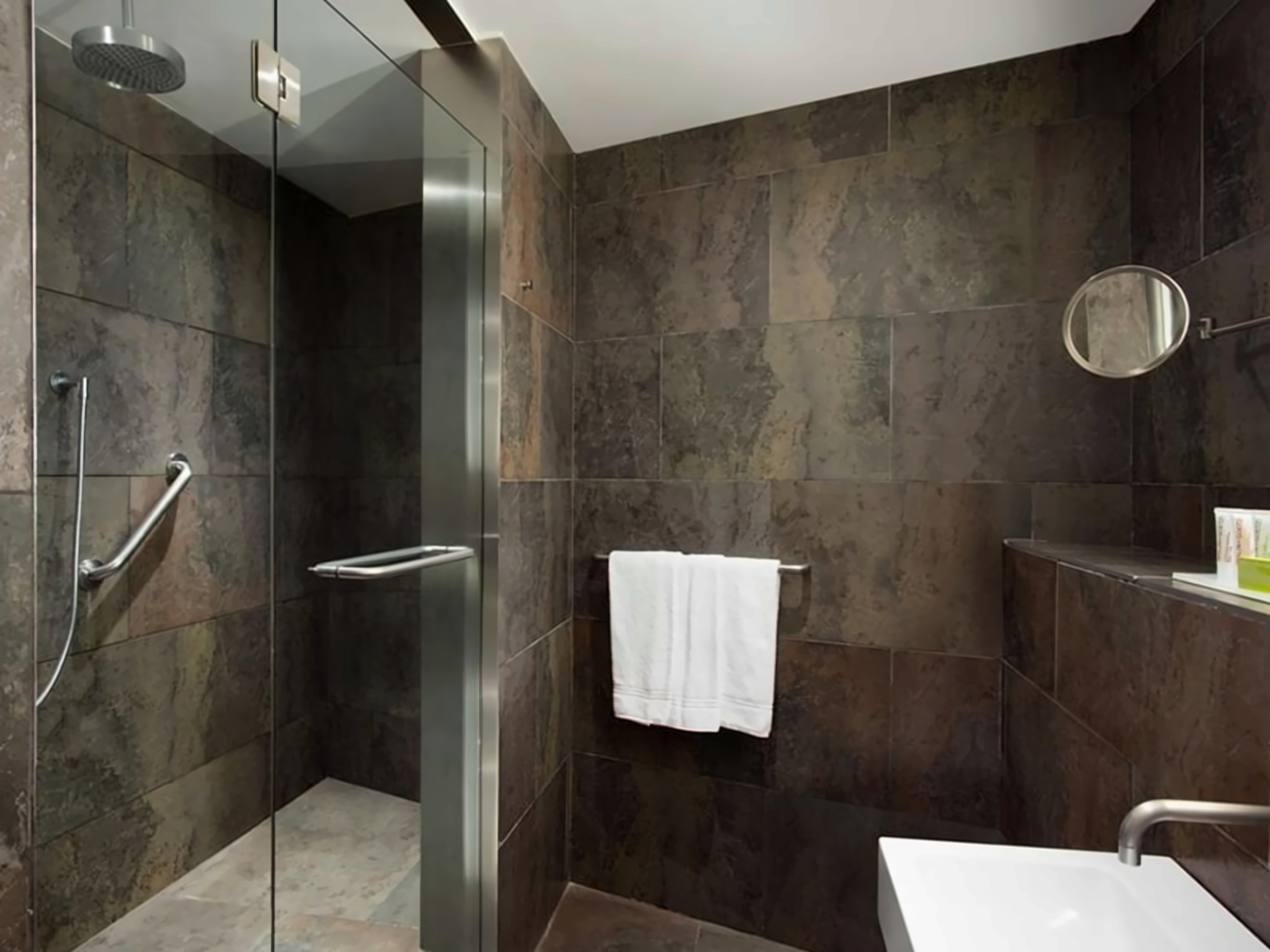 Le Meridien Barcelona Barcelona Spain photo, price for the vacation ...