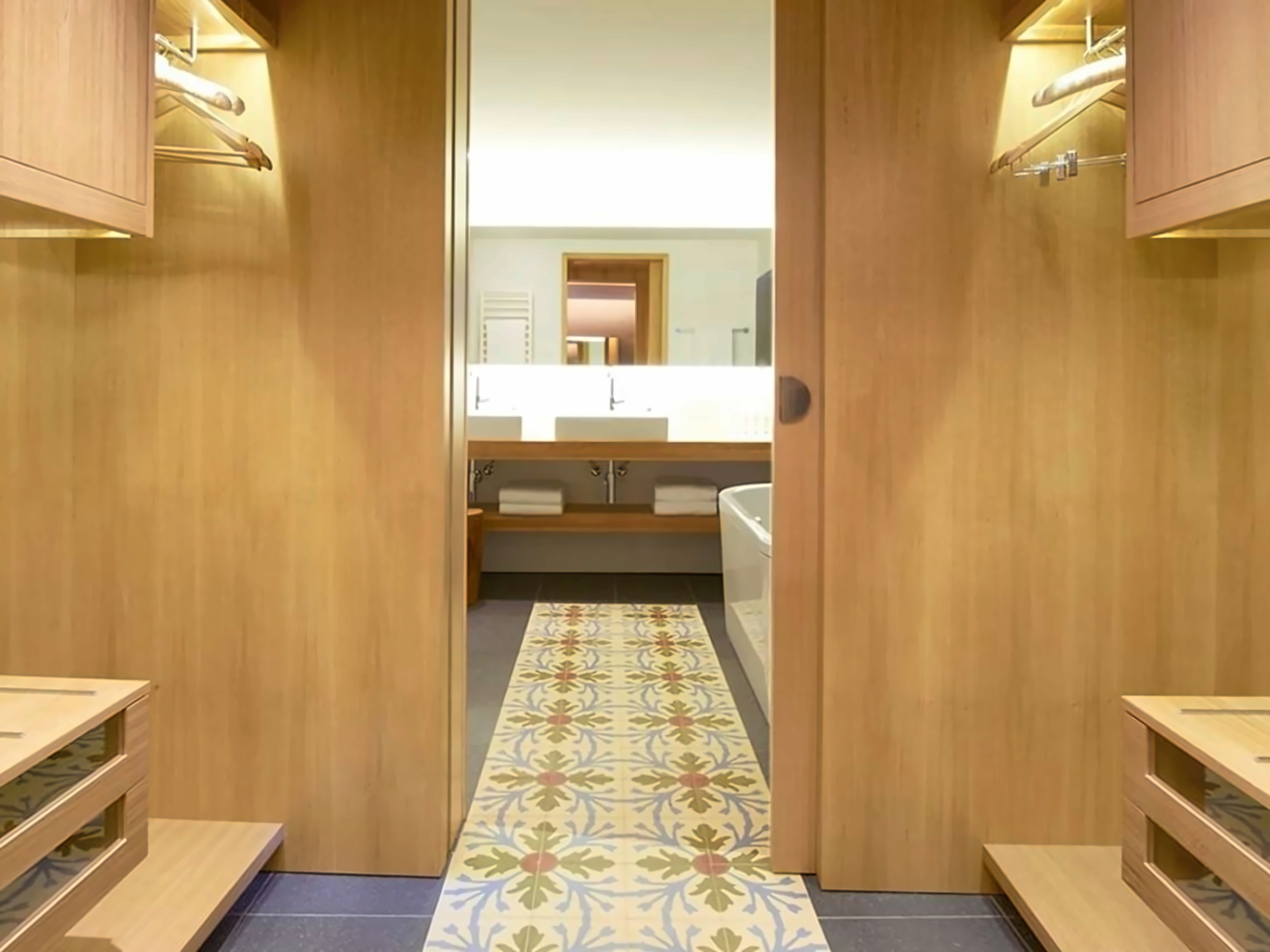 Le Meridien Barcelona Barcelona Spain photo, price for the vacation ...