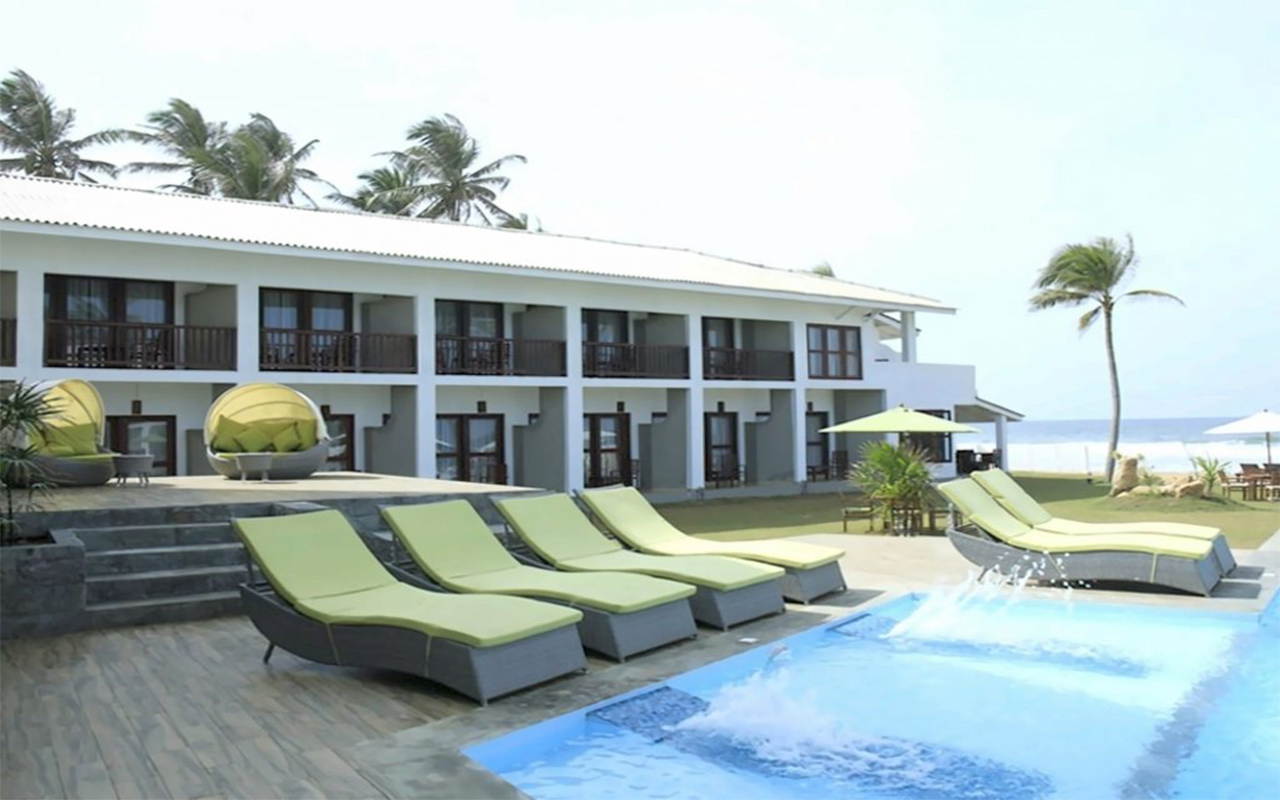 Avenra Beach Hikkaduwa West coast - Hikkaduwa Sri Lanka photo, price ...