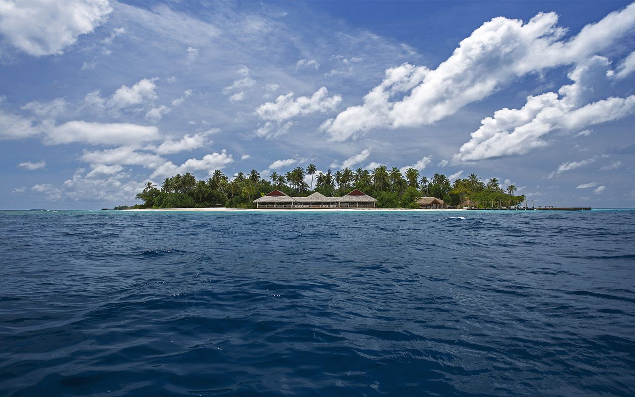Malahini Kuda Bandos North Male Atoll Maldives photo, price for the ...