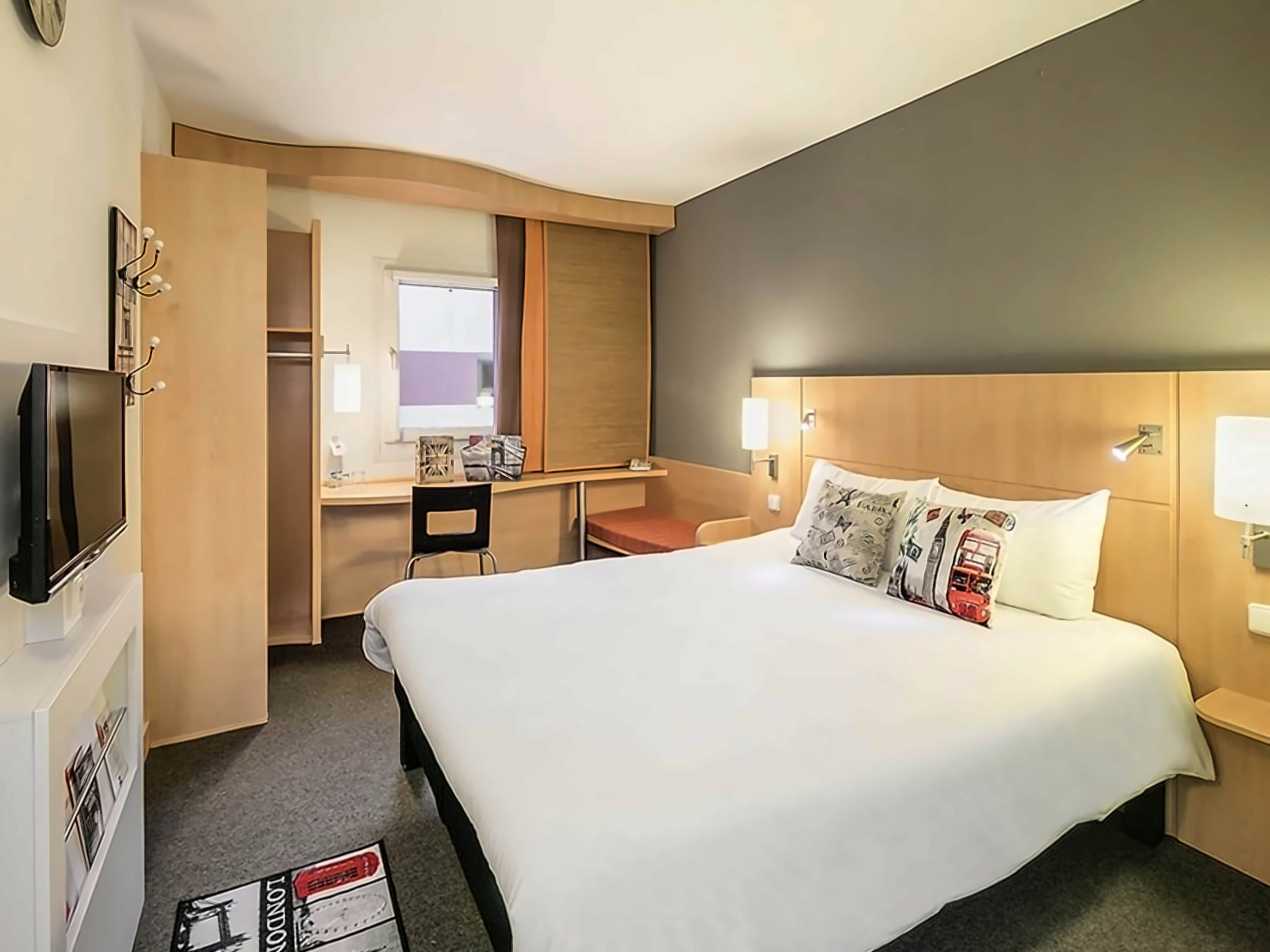 Ibis Praha Old Town Прага-Центр Чехия photo, price for the vacation ...